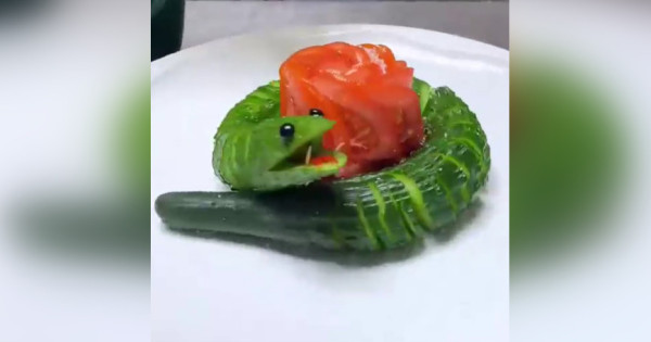 Новогодний стол в Год Змеи: как украсить и что приготовить для ...